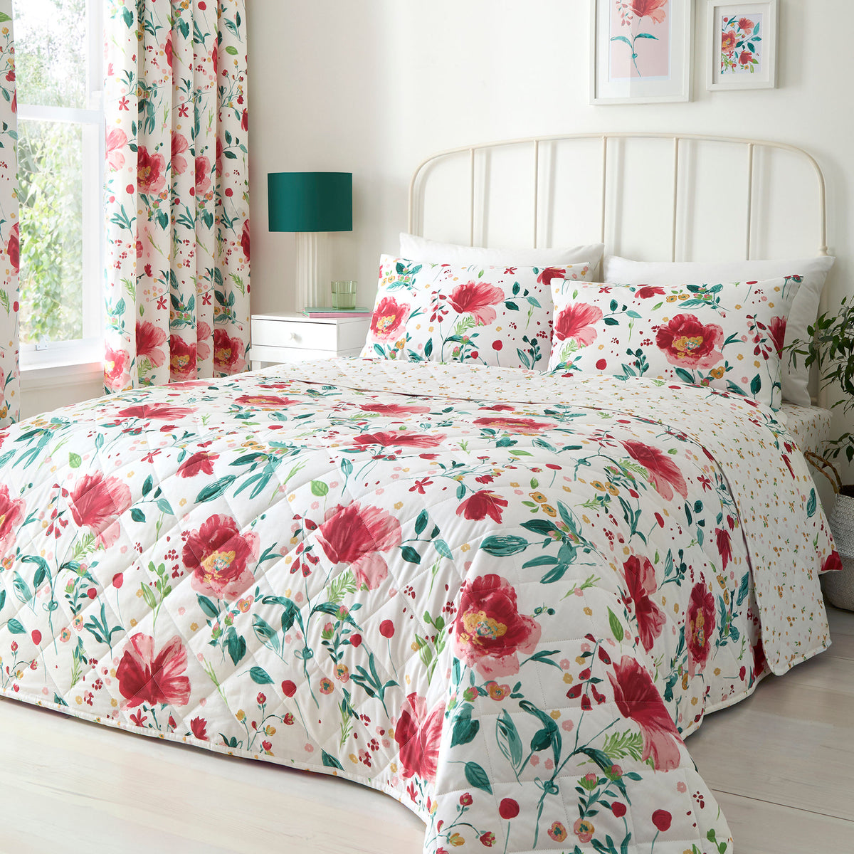 Bedspread Abstract Poppy by Dreams & Drapes Design in Red – Stylish Home